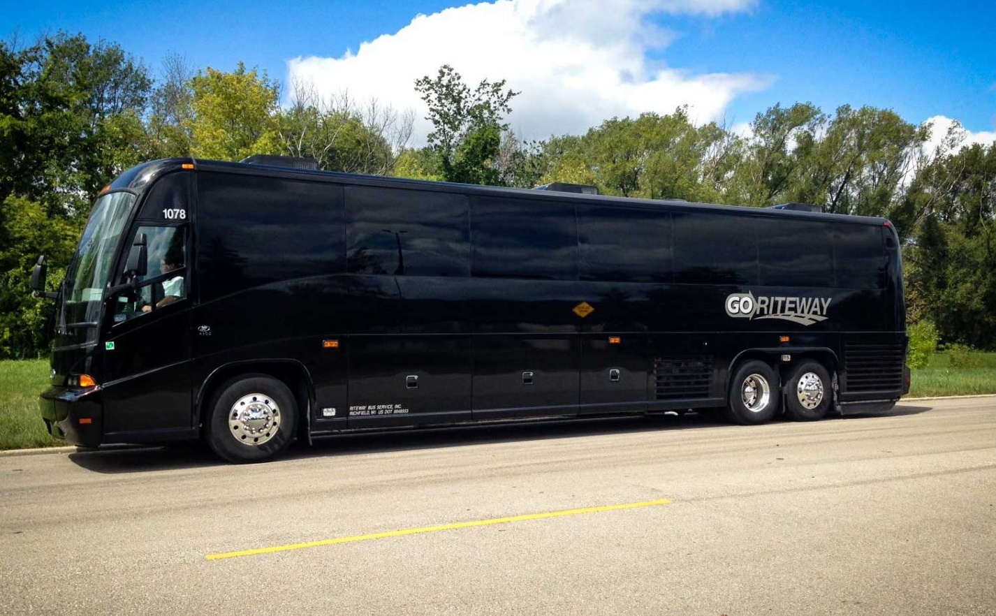 Go Riteway Executive Coach Exterior Wisconsin Golf Trips